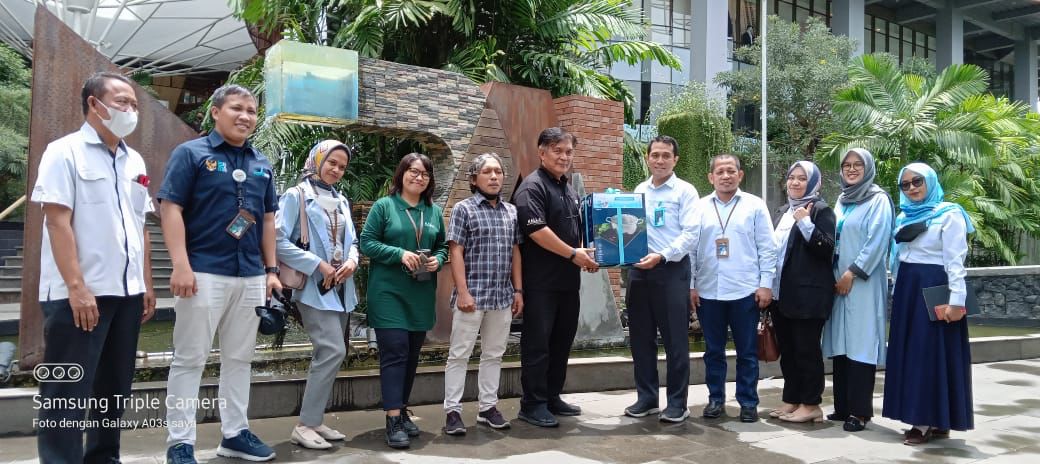 Semarakkan Hari Pelanggan Nasional, PLN Berkomitmen Tingkatkan ... Semarakkan Hari Pelanggan Nasional, PLN Berkomitmen Tingkatkan ...